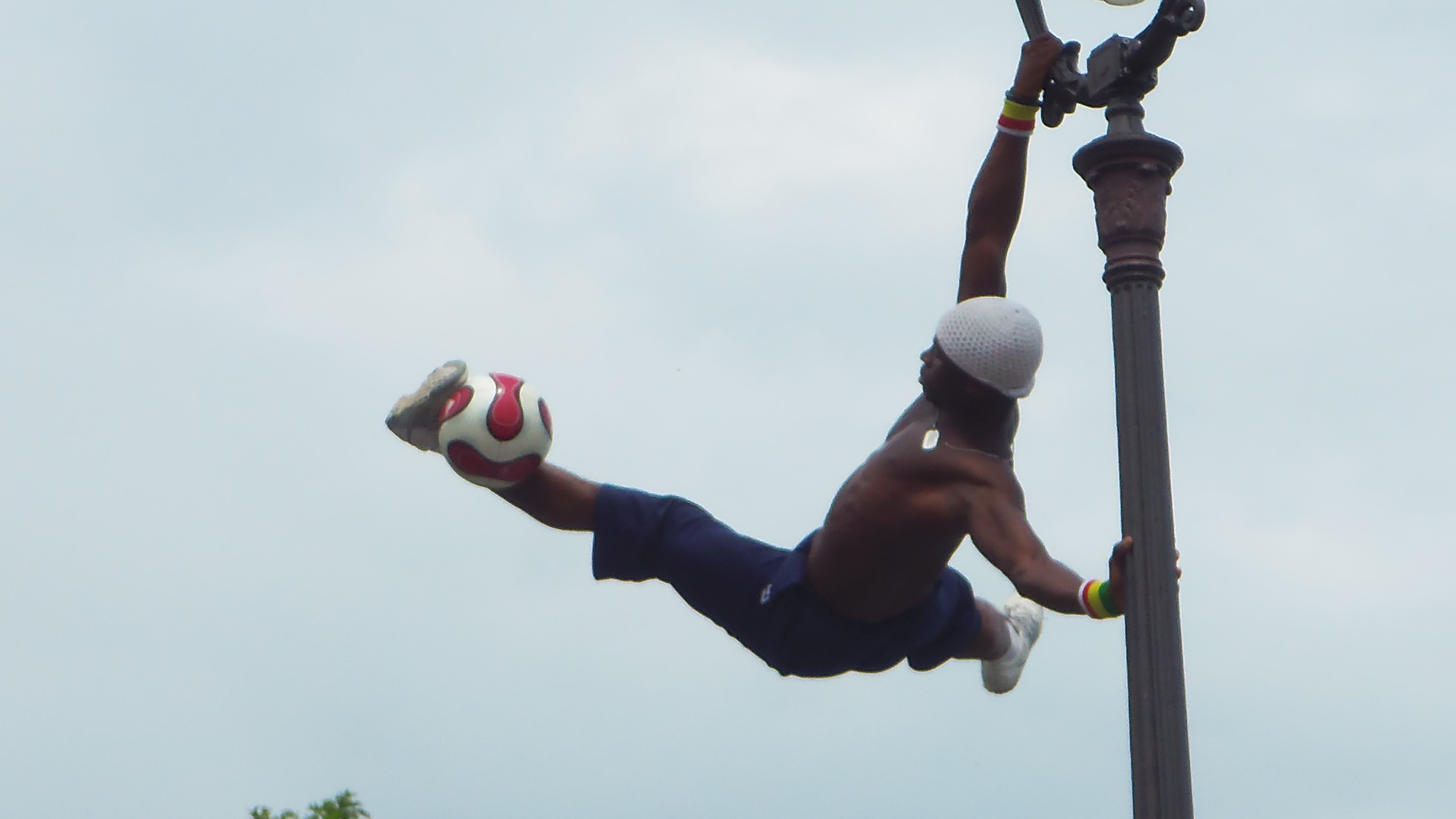 street-performer: A post from No Place Like Anywhere